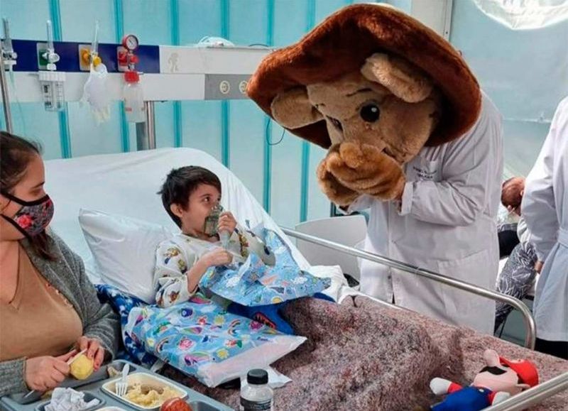 Los niños que pasaron el Día de la Niñez internados recibieron su regalo